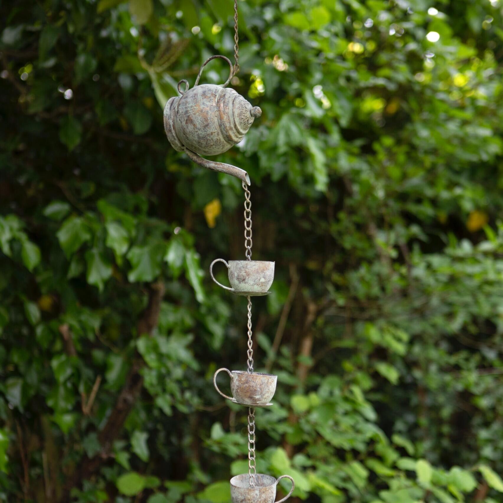 Charming Teapot Rain Chain Water Feature Garden Ornament – Vintage Hare